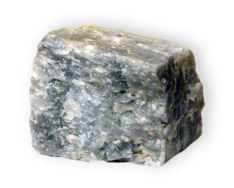 Savannah discovers new lithium pegmatites at Mina do Barroso project