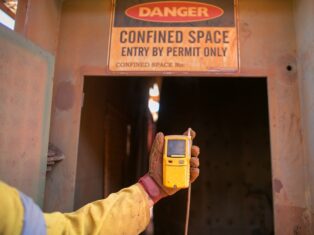 Mobile underground atmosphere monitoring devices for daily use in mines