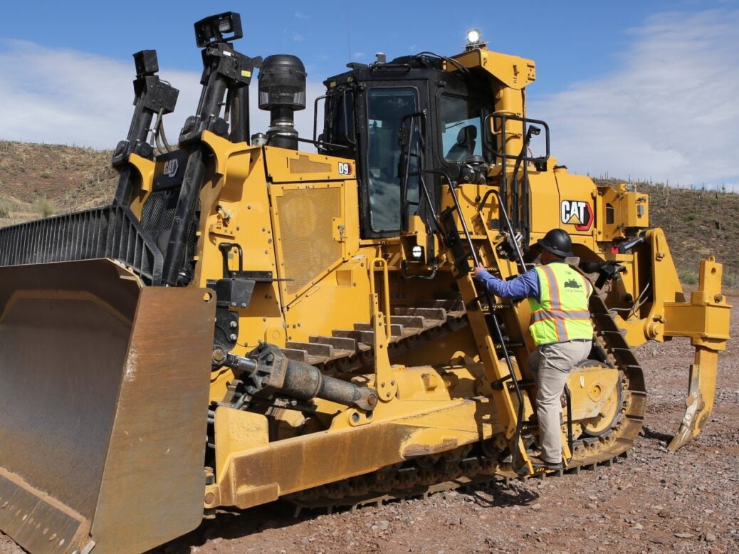 Caterpillar, Guardhat partner on surface mining safety solutions