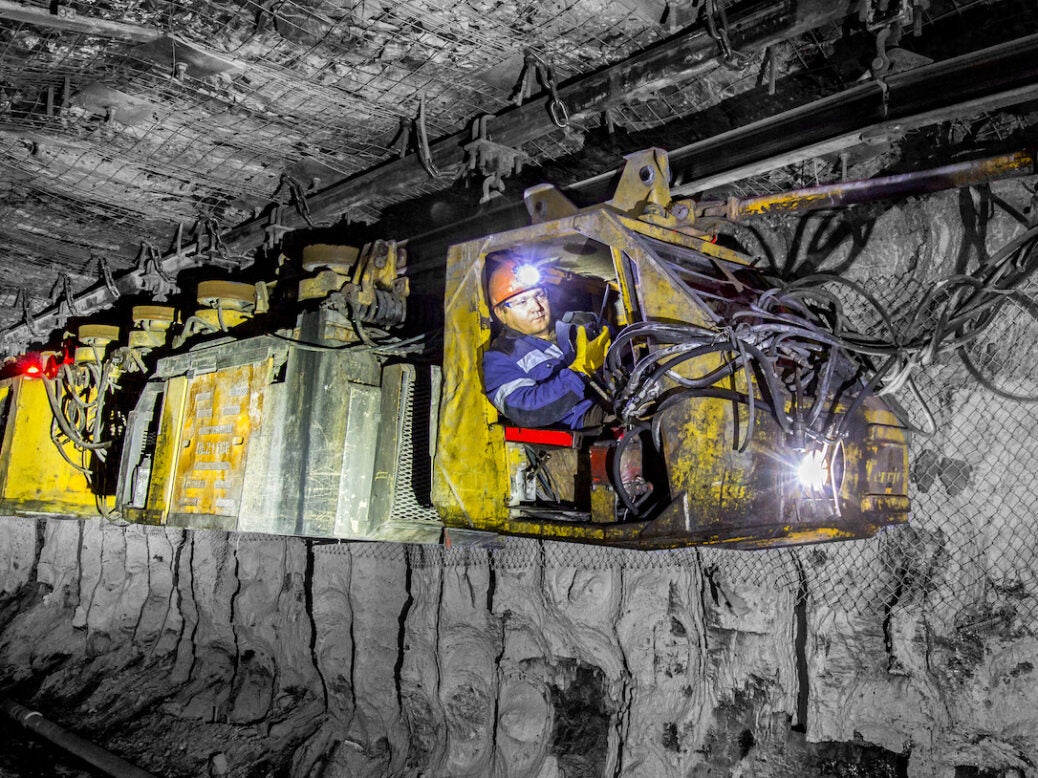 Monorail system: Benefits of suspended transport for mining